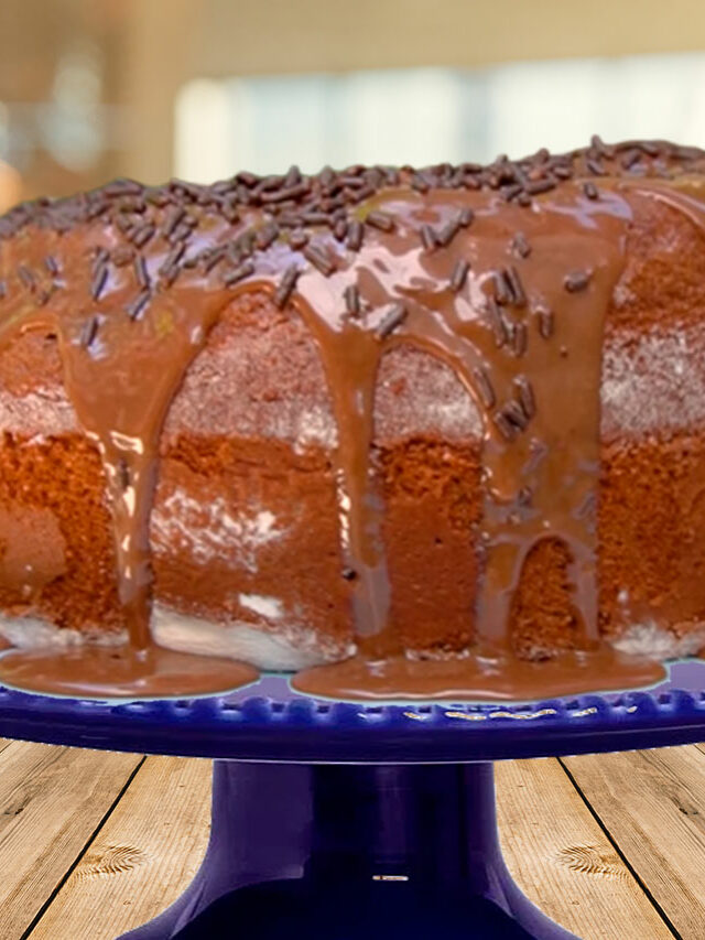 Bolo de Pinhão com Calda de Chocolate - Descomplicando Receitas